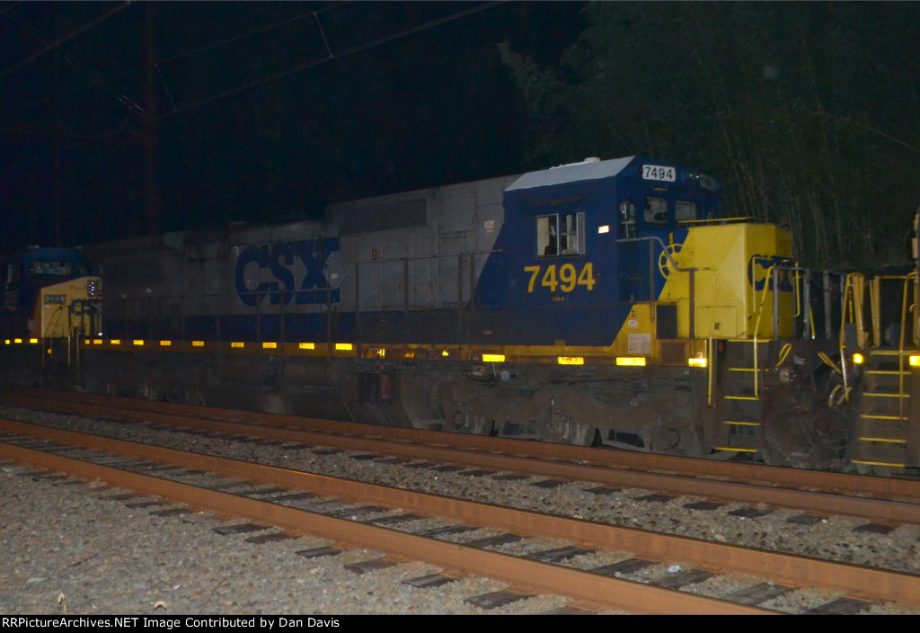 CSX C40-8 7494 trails on Q409-30